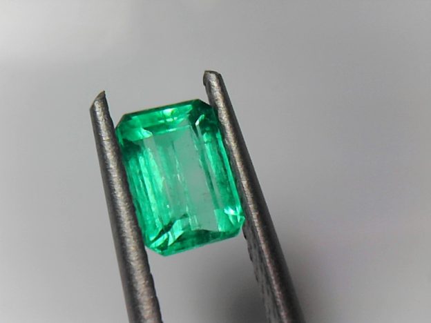 Émeraude 0,97 Carat - Colombie Emeraude - Gemmius | Achat et vente de ...