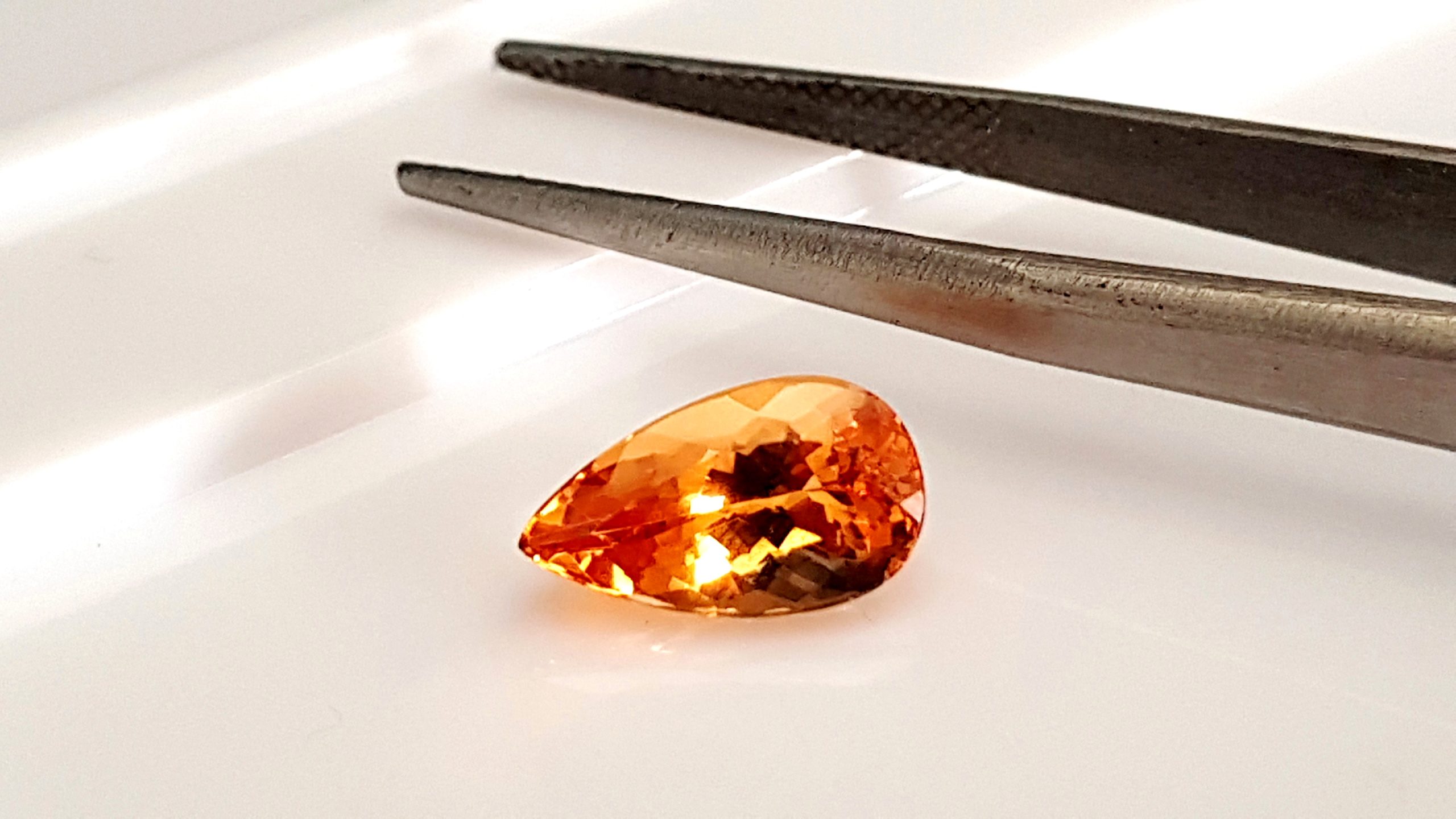 Topaze Impériale 3,50 Carats - Brésil Poire - Gemmius | Achat et vente ...