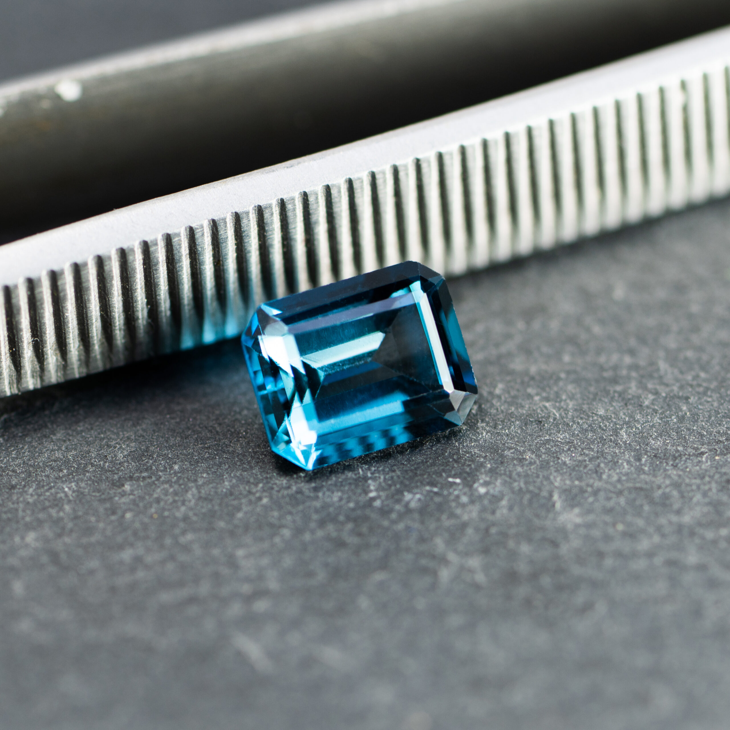 Topaze bleue 2,98 Carats - Brésil Octogonale - Gemmius | Achat et vente ...