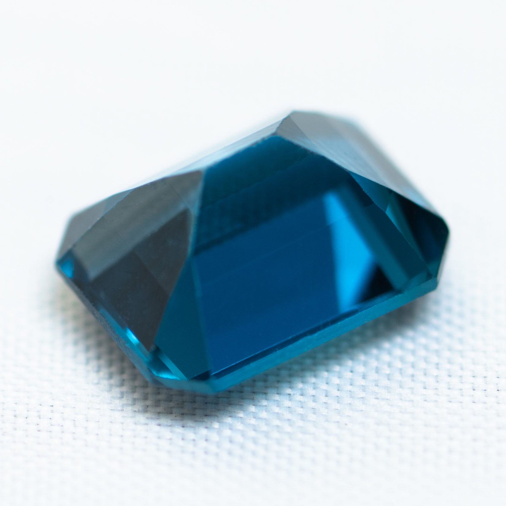 Topaze bleue 2,98 Carats - Brésil Octogonale - Gemmius | Achat et vente ...
