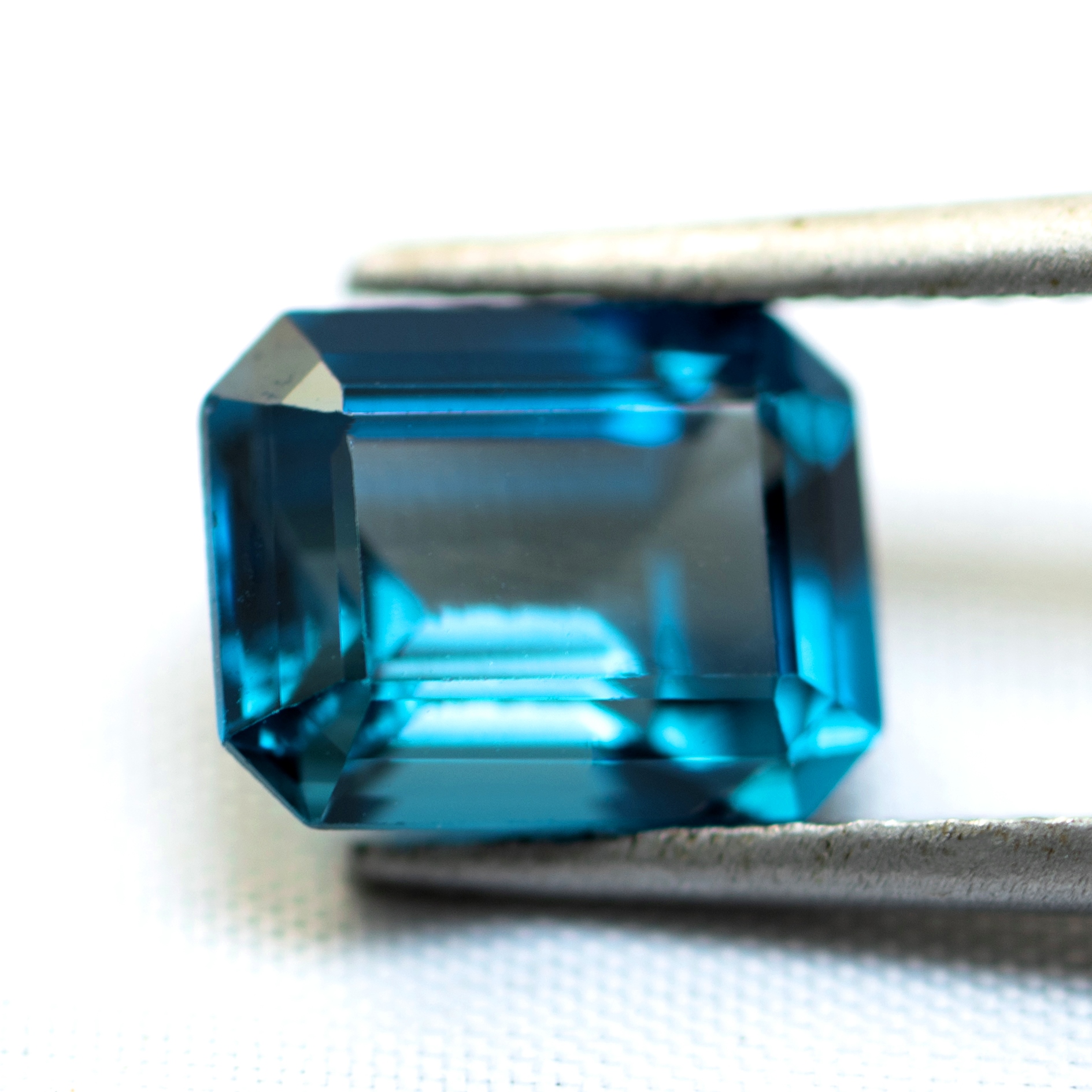 Topaze bleue 2,98 Carats - Brésil Octogonale - Gemmius | Achat et vente ...