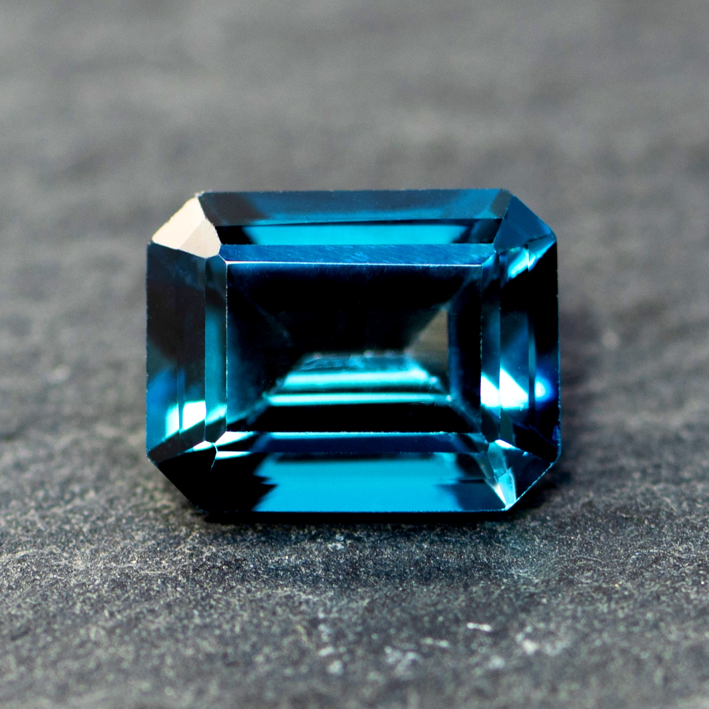 Topaze bleue 3,18 Carats - Brésil Octogonale - Gemmius | Achat et vente ...